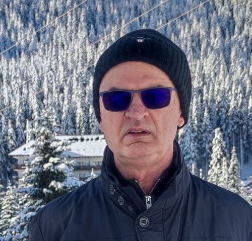 Chess player solitaru (Dan from Bucharest, Romania) - GameKnot